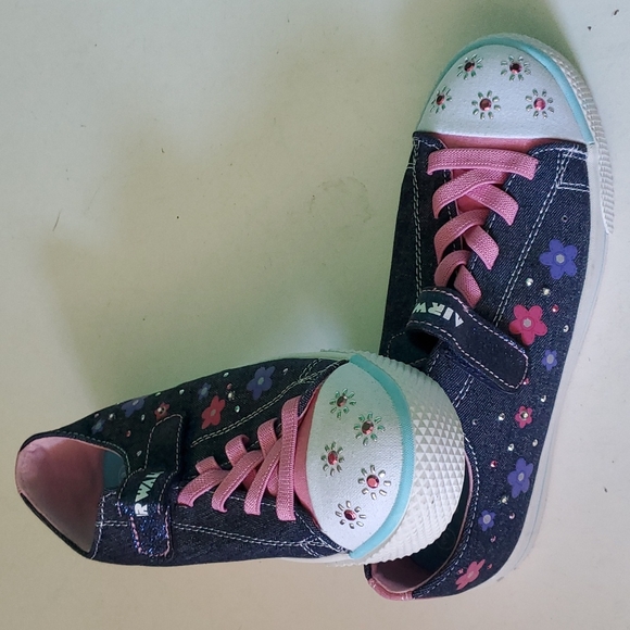 Airwalk | Shoes | New Airwalk Girls 3 Denim Floral Twinkle Light Up ...